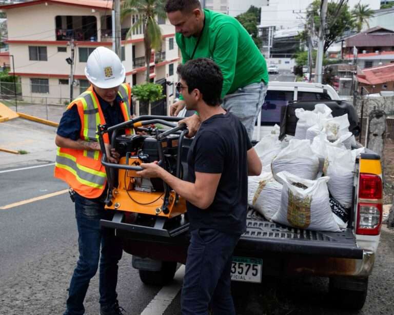 ‘Arquiterror’ recibe aplanadora de la firma Hang Ten y se pone manos a la obra