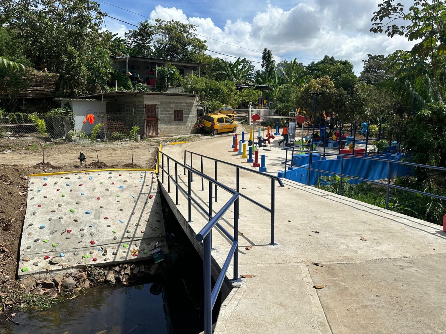 Alcaldía de Panamá construye puente vehicular y parque infantil en Las ...