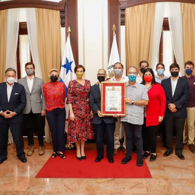 Alcaldía de Panamá entrega reconocimiento a Luis Alfonso Puleio Cervera