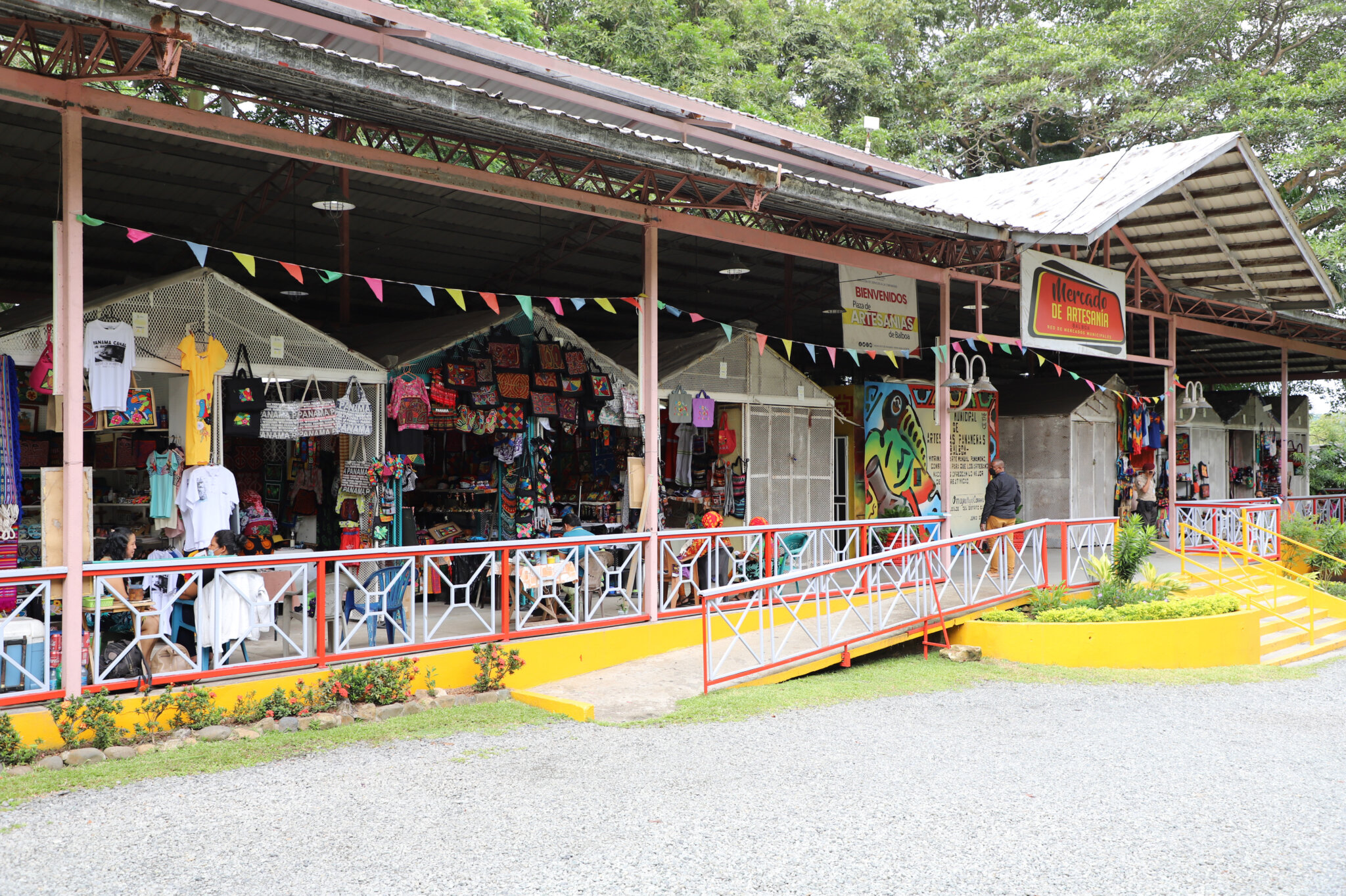 Mercado de Artesanías de Balboa, vitrina del arte manual panameño