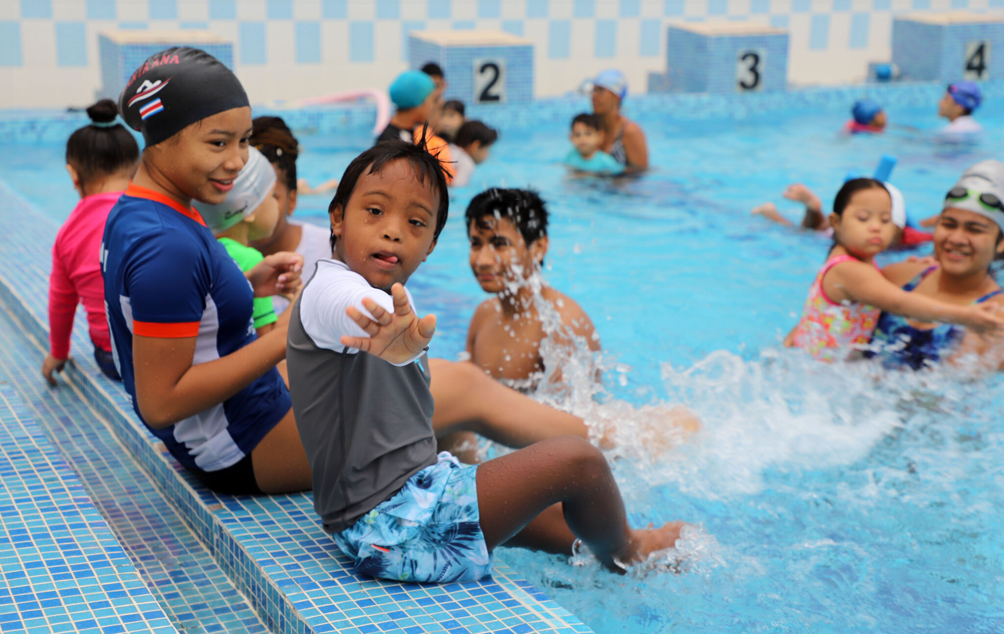 Alcaldía de Panamá impulsa programas de natación para todas las edades